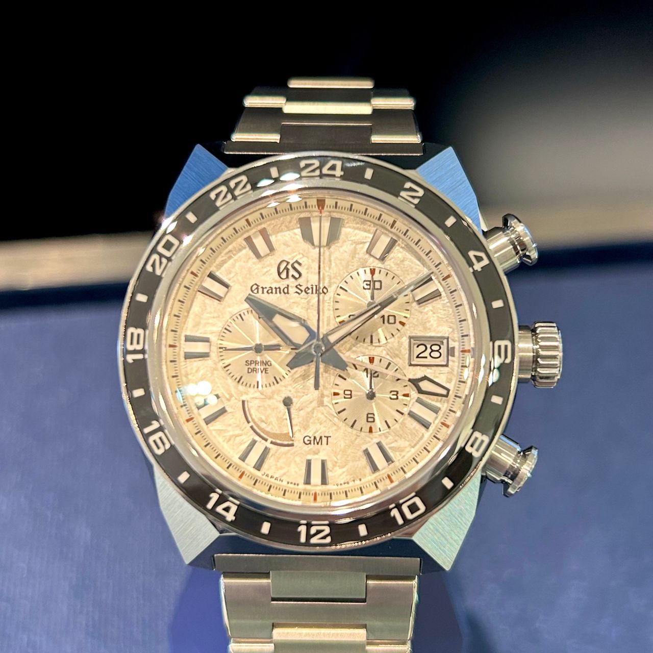 獅子の毛並みをイメージした美しいGMTモ... | 岡山拠点のトミヤコーポレーション公式ショップブログ