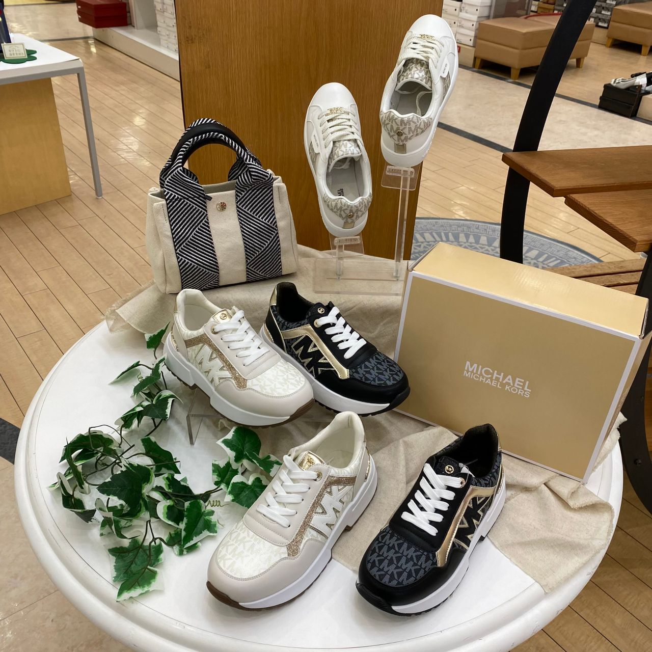 人気のMICHAEL KORSから新作スニーカー入荷！！ | 四日市店 | フィットハウス公式ショップブログ|FITHOUSEBLOG